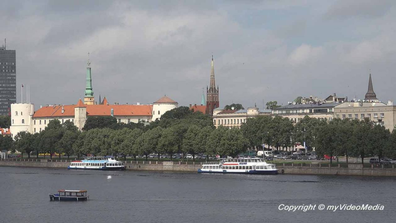 First steps in the center of Riga - Latvia - Travel Video Blog