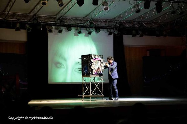 The Magician and Illusionist Erix Logan at Marina di Venezia - Italy
